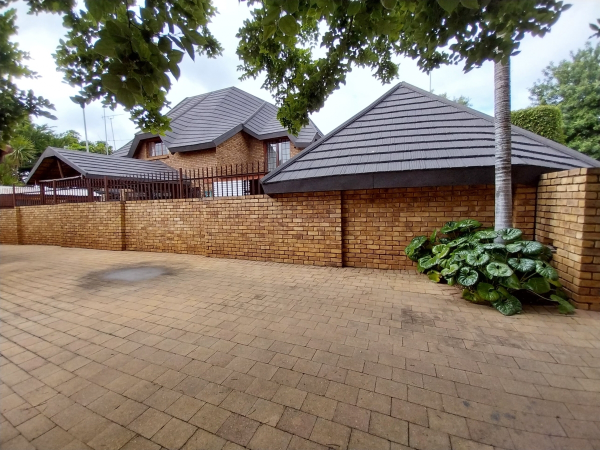 Harvey Thatch Tile Competitor Prodcuct | Fiddler™ Roofing Products